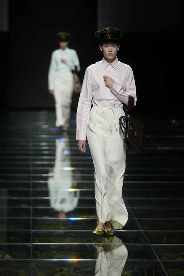Prada gives new meaning to bows and aprons, historic elements of women ...